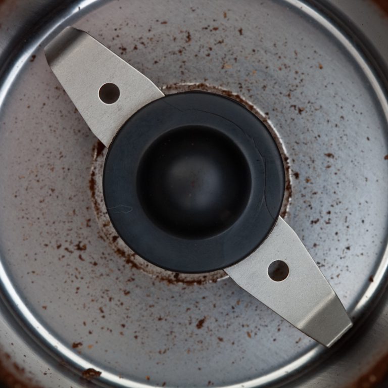 Mortar and Pestle vs. Spice Grinder: Which One Wins? - Cookly Magazine